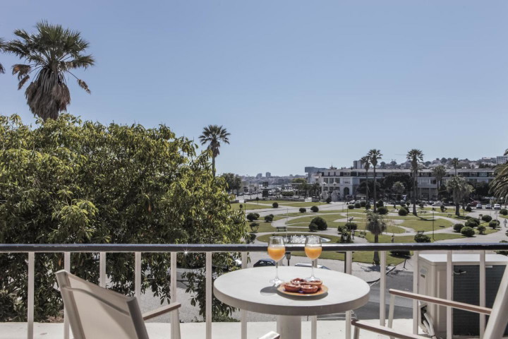 Rent4rest Estoril Beachfront Apartments - Estoril
