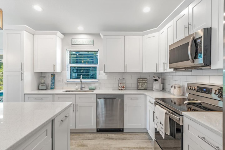 Brand New Rental With Luxury Pool - Villa Rosalie - Roelens Vacations - Englewood, FL