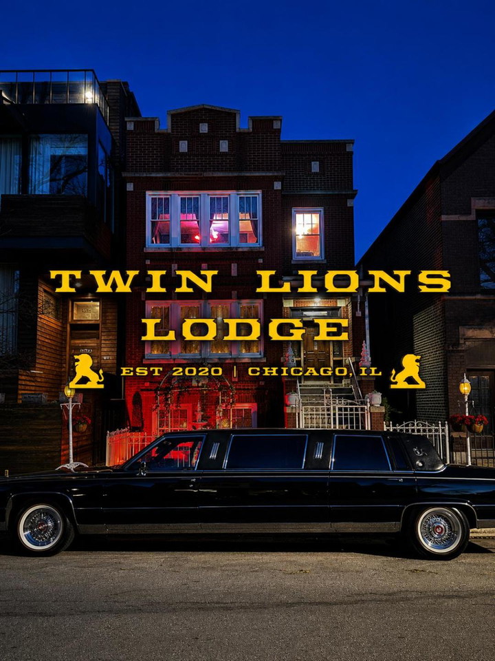The Twin Lions: Bespoke Travel Lodge W/ Speakeasy* - Oak Park, IL