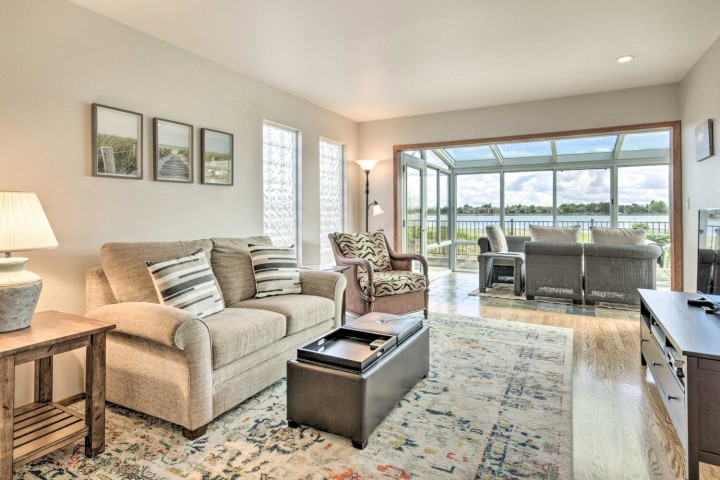 Ideally Located San Francisco Bay Home W/ Sunroom! - Alameda, CA