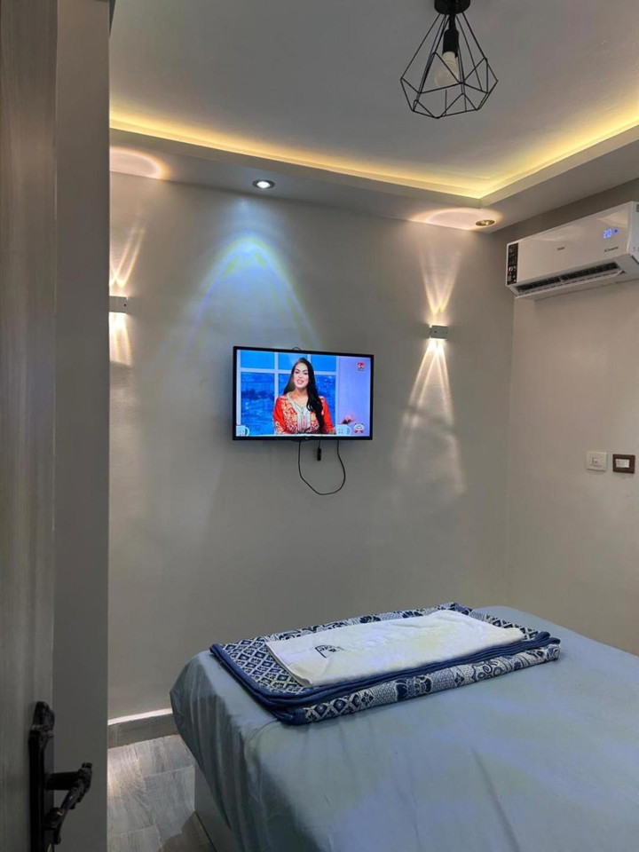 Modern Cozy Downtown Flat With Side Sea View Balcony With Air Condition And Free Wifi - Alejandría