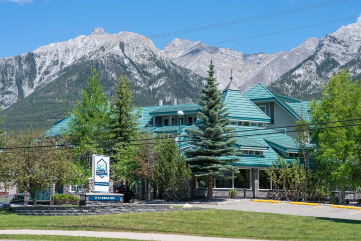 Pocaterra Inn & Waterslide - Canmore