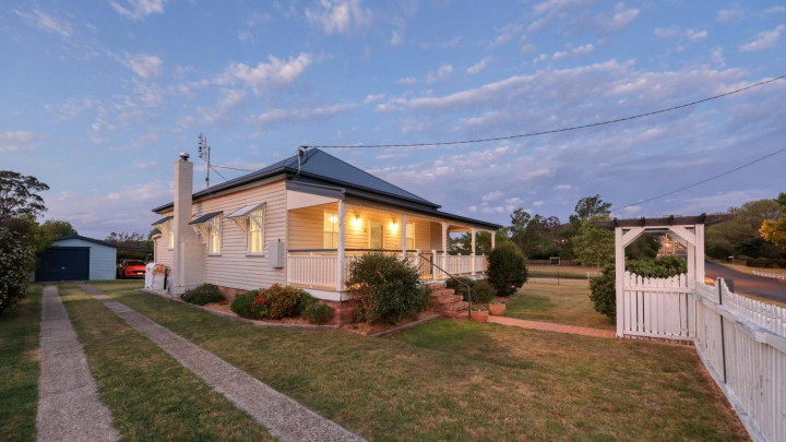 Creekview Cottage - 70 Lock Street - Stanthorpe