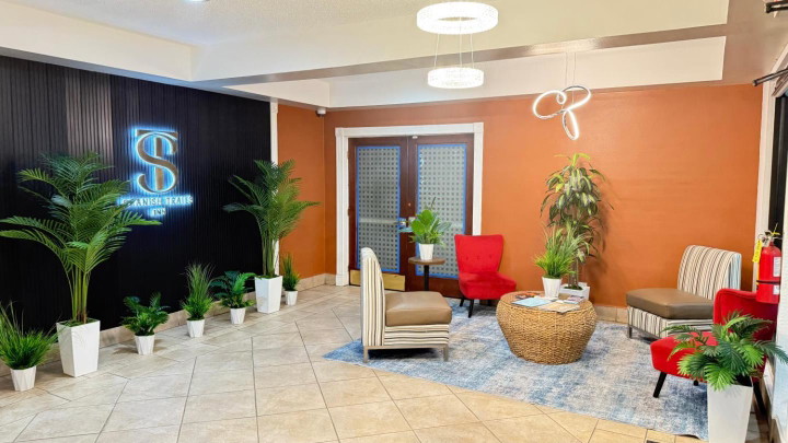 Spanish Trails Inn - Laredo Hotel - Laredo, TX