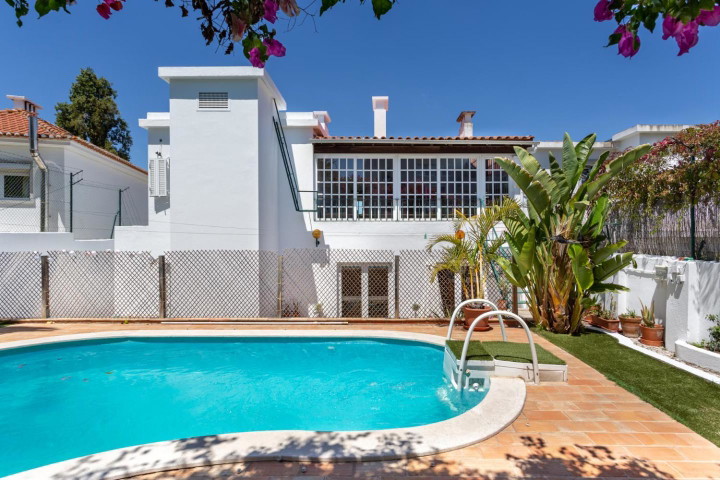Family Villa In Lisbon ,Heated Pool ,Elevator,parking,6 Bedrooms,sleeps 14 - Lisbon