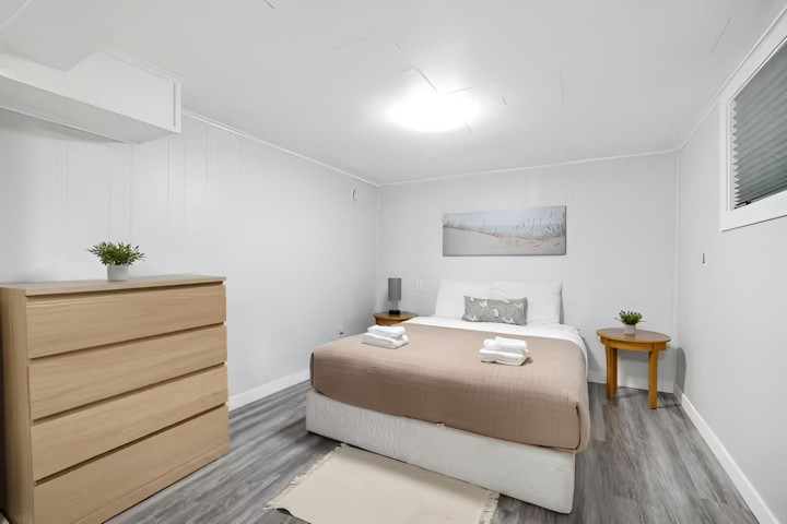 Beautiful Basement Private Suite Prime Location - Winnipeg