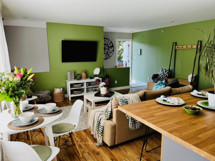 Modern Maple Flat - Maple Ridge