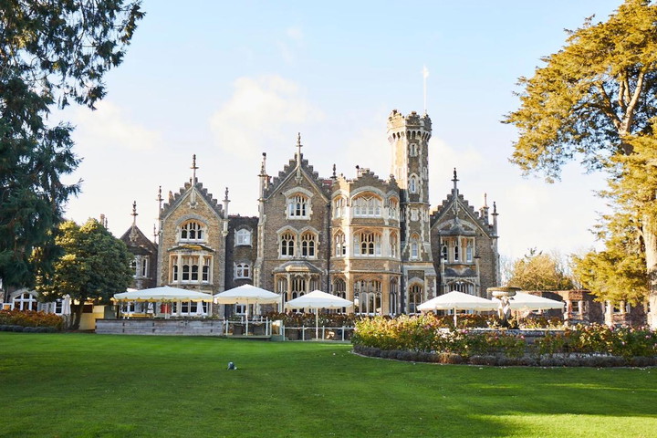 Oakley Court - Beaconsfield