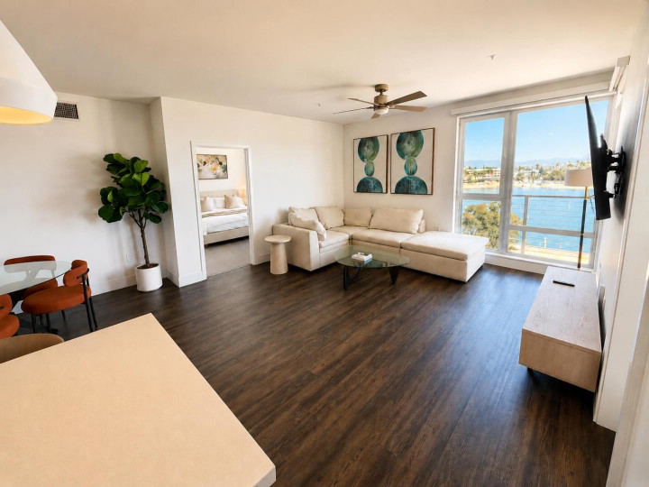 Panoramic Marina Retreat - Ocean Views - Designer 2br - Venice Beach, CA