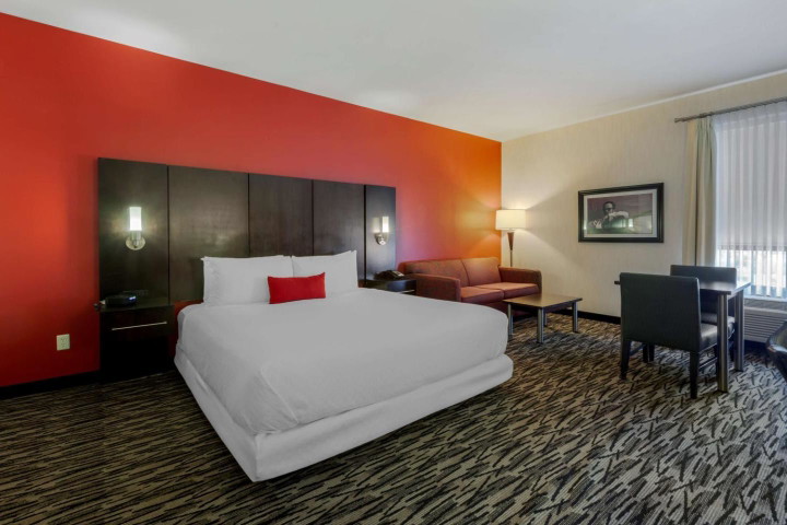 C Hotel By Carmen's, Bw Premier Collection - Hamilton