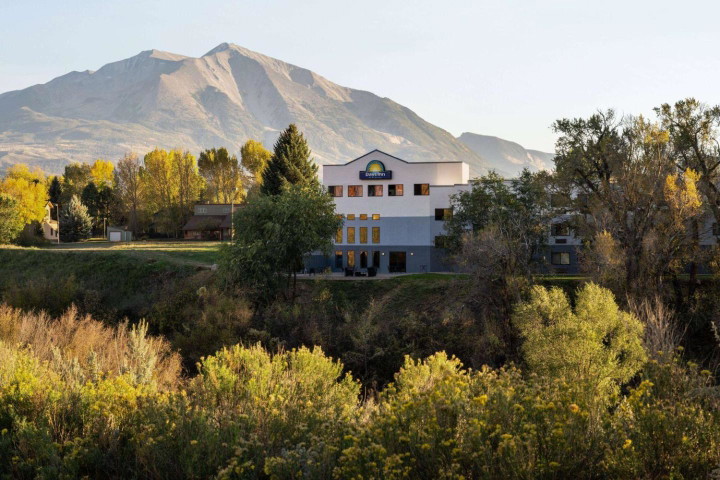 Days Inn By Wyndham Carbondale - Carbondale, CO