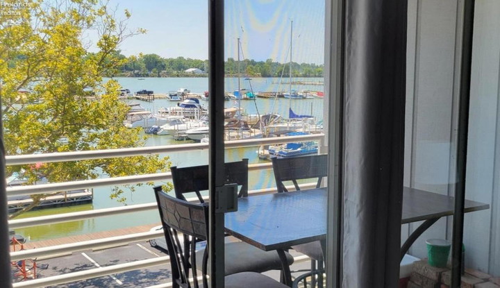 Port Clinton Paradise- Waterfront 2 Bedroom, Pool, Hot Tub, Sauna, Fire Pit - Ohio (State)