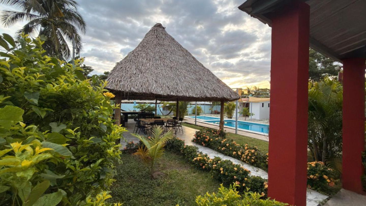 Lomeli’s Home, 5 Minutos Del Tunco - El Salvador