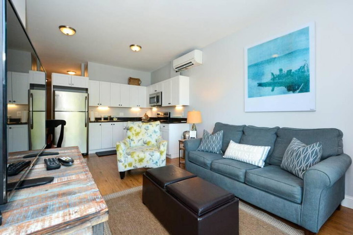 Siesta Cooler: Only Minutes Walk To Siesta Beach! - Sarasota, FL