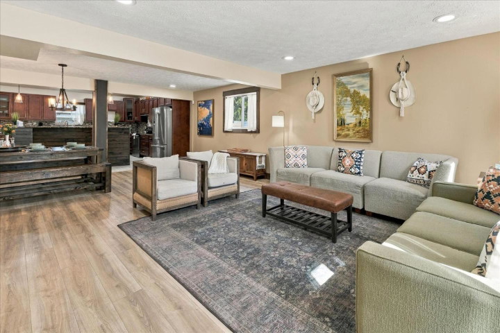 Northeast Indy Escape - 5br Hot Tub & Game Room - Carmel, IN