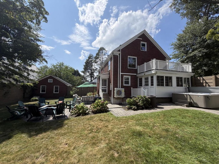Cozy Colonial Home Hot Tub, Game Room ,Home Theatre,karaoke - Wellesley, MA