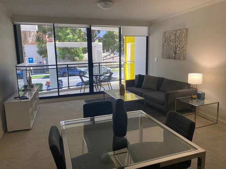 Ultra Convenient St Leonards Apartment Her09008 - North Sydney