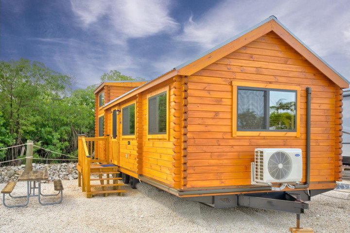 Cabins At Bonefish Bay - Key Colony Beach, FL
