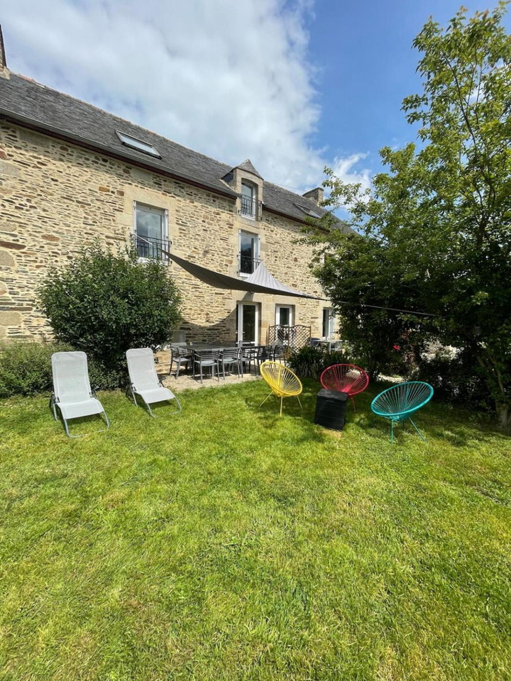 Gîte à La Campagne - 12 Personnes - Dinan