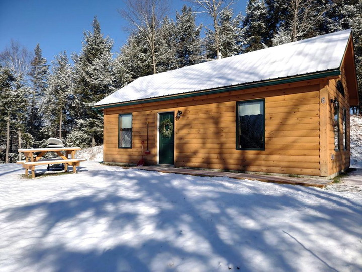 Cozy Pet-friendly Cabin In Hyde Park, Vermont - Perfect For A Nature Escape Near The Green River Reservoir State Park - Stowe, VT