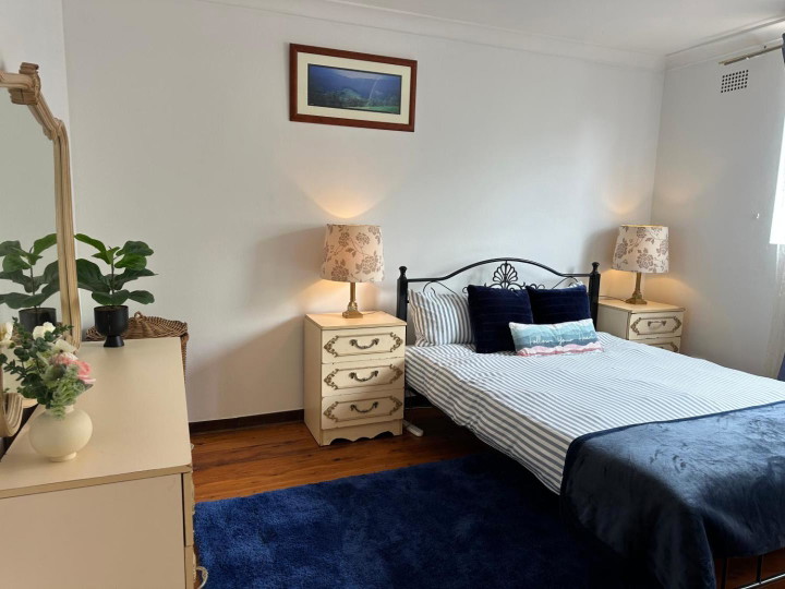 The Sydney Manor - Huge 2br Ground Floor Home With Hot Tub & Walk To Train - North Shore