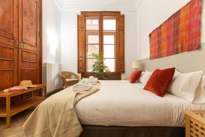 Historic 1847 Building, 120m2, Gothic Quarter - Barcelona