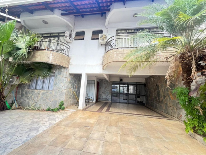 Casa Quintal Setor Bueno! 5 Quartos Com Ar Split E Internet Ultra! 4 Vagas De Garagem! Bem Localizado! Marista Parques Areião E Vaca Brava Hospital Premium Mater Dei Smart E Blue Fit Perdomo Goiânia Shopping! - Goiânia