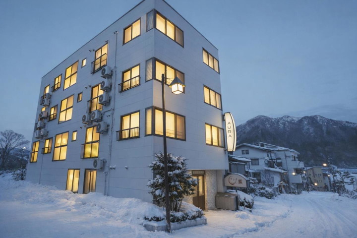 Aura Yuzawa Apartment Hotel - Spacious 1bedroom Apartment With Large Living Room Sleeps 4 To 6, Bedroom With 2-double Beds, Living Room With 1-double Bed & 1-sofa Bed - Yuzawa