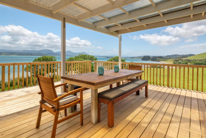 The Beautiful 4-6 Bdr Onepu Moana Holiday Home With Views & Spa-pool - Ōmāpere