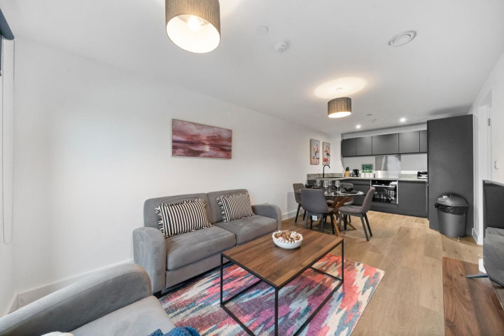 Stylish City Escape - 2 Bed Apt With Balcony - Liverpool