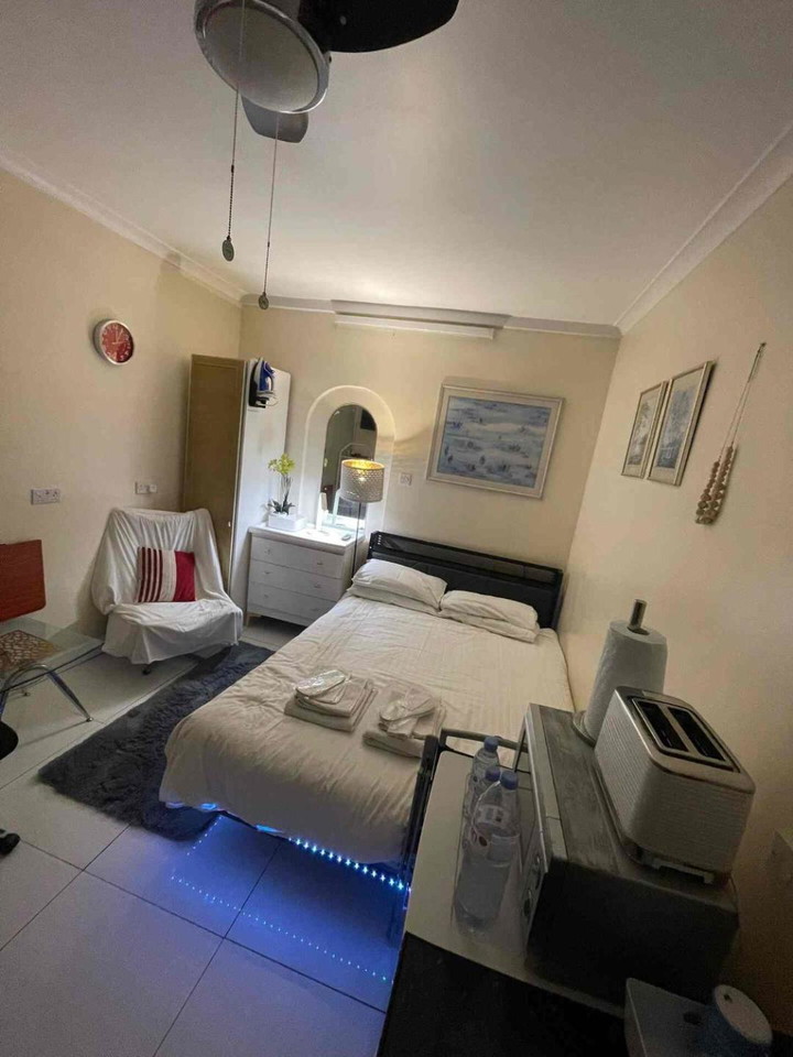 Stunning Ground Floor Studio In Hounslow Near Heathrow Airport - Kingston-upon-Thames