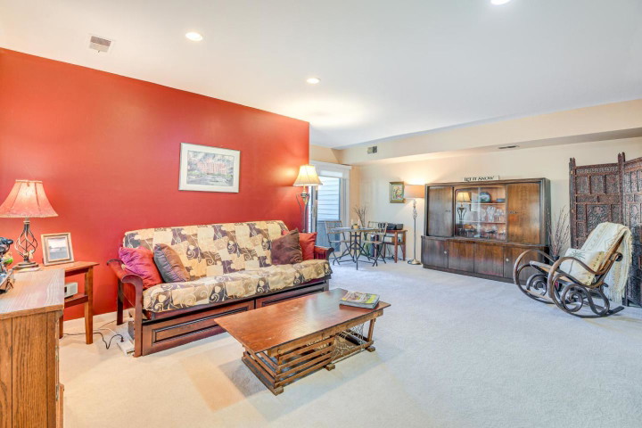 Travel Nurses Welcome! Quaint Alexandria Condo - Alexandria, VA