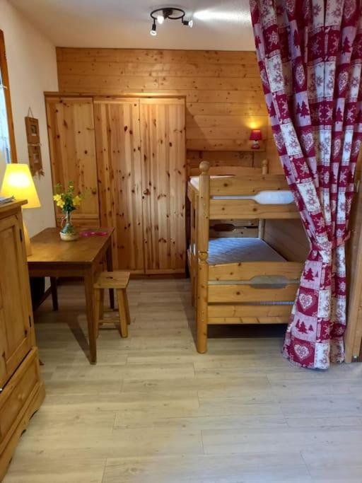 L'appartement Les Bossons En Lisière De Forêt Dans Le Chalet Génépi - Areches Beaufort