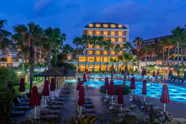 Trendy Palm Beach Adults Only - Side