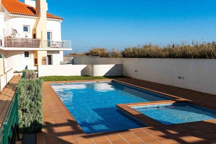 Apartments Baleal: Sunshine By The Pool - Portugal