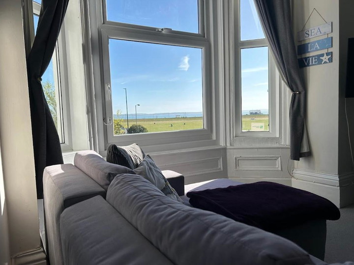 Stunning Sea Views - Sleeps 6-7 - Huge Rooms - Free Parking - Gosport