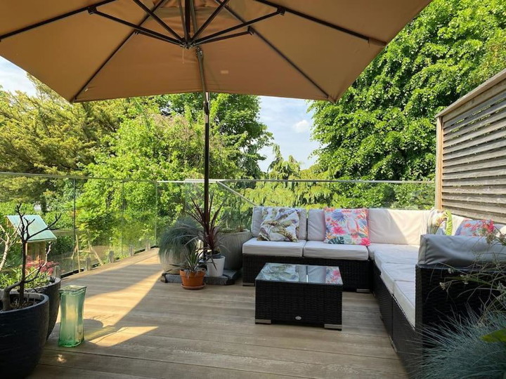 Lovely Large Garden Flat 23mins To Central London Four Bedrooms - Redhill