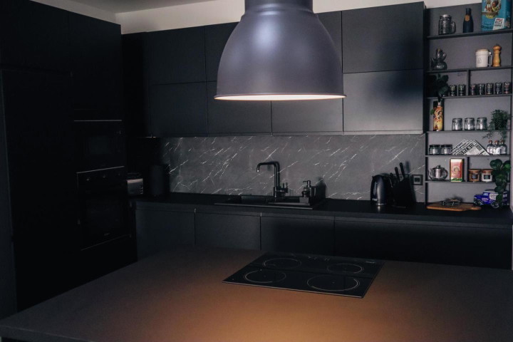Urban Design 3 Bedroom Apt Main Bedroom - Malte