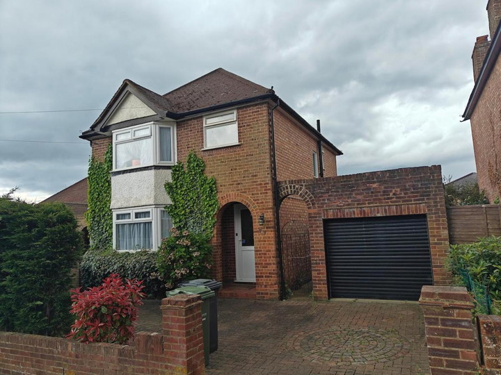 Entire 3-bed Home In Guildford, Surrey, Uk - Shere