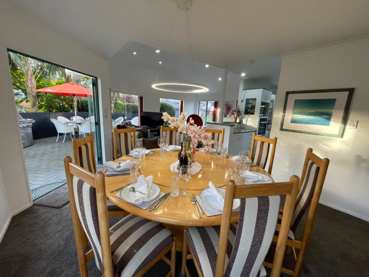 Luxury Home Next To Ocean And Walkway - New Plymouth