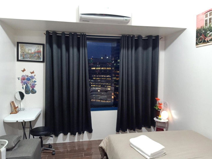 Marivic's Place At Air Residences Makati - Taguig