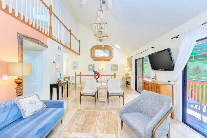 Casa Van Lopik Jardin- Tiki-bar, Balcony, Tropical Patio, 250 Steps To Beach And Village! - Siesta Key, FL