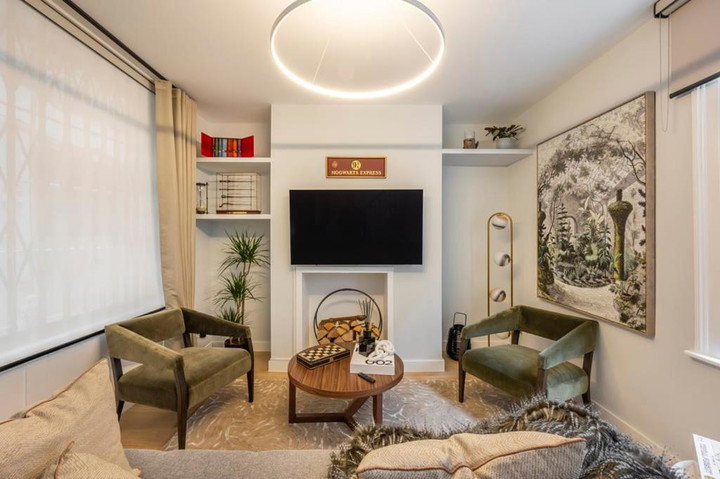 2-bedroom Harry Potter-inspired House - Sleeps 6 - London, UK