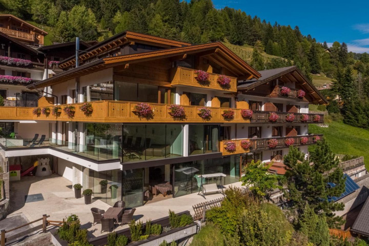 Hotel Garnì Gardena - Appartments - Urtijëi