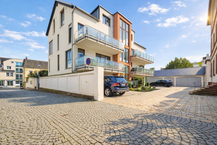 Kstay Apartment-kombi Im Eg Und Dg Für Bis Zu 8 Personen Mit Dachterrasse, Parkplätzen, Smart-tvs - Wiesbaden