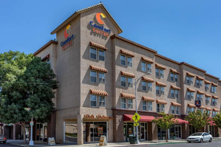 Comfort Suites Visalia - Convention Center - Visalia, CA