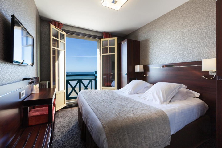 Les Ambassadeurs, Logis Hotel, Sa Crêperie Et Son Rooftop - Saint Malo Plage - Saint-Jouan-des-Guérets