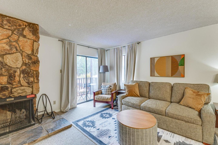 Ski-in/ski-out Main Street Condo: Newly Renovated - Red River, NM