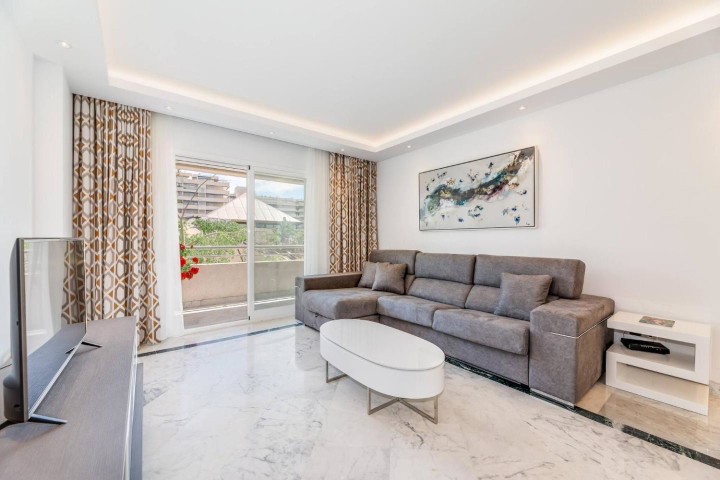 Bright Apartment In The Heart Of Puerto Banus - Marbella