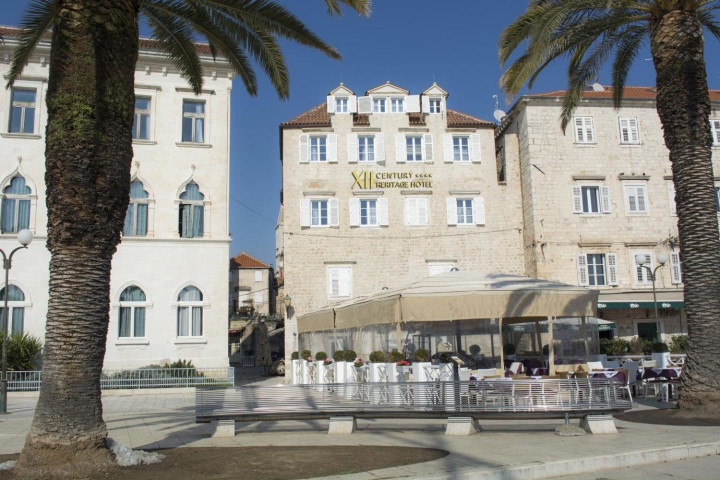 Xii Century Heritage Hotel - トロギル